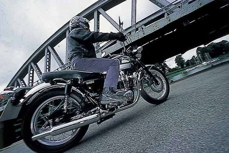 Kawasaki W650 (1999-2006) Review | Speed, Specs & Prices
