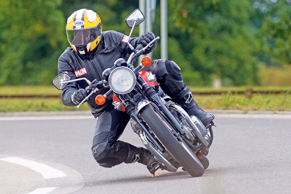 Kawasaki W650 (1999-2006) Review | Speed, Specs & Prices