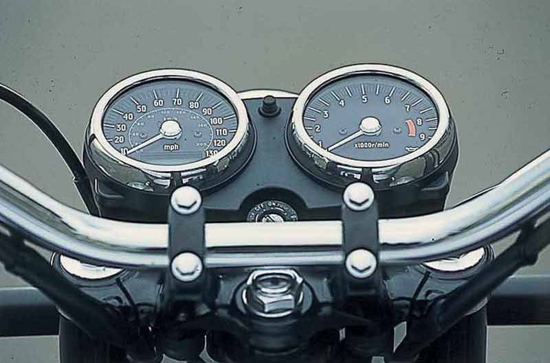 Kawasaki W650 (1999-2006) Review | Speed, Specs & Prices