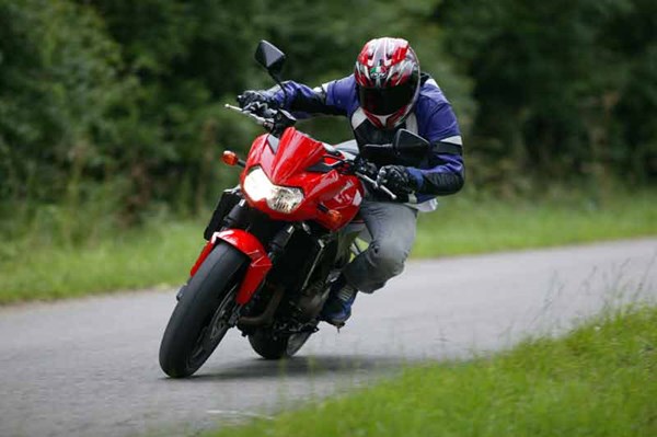 KAWASAKI Z750 (2003-2006) Review | Speed, Specs & Prices