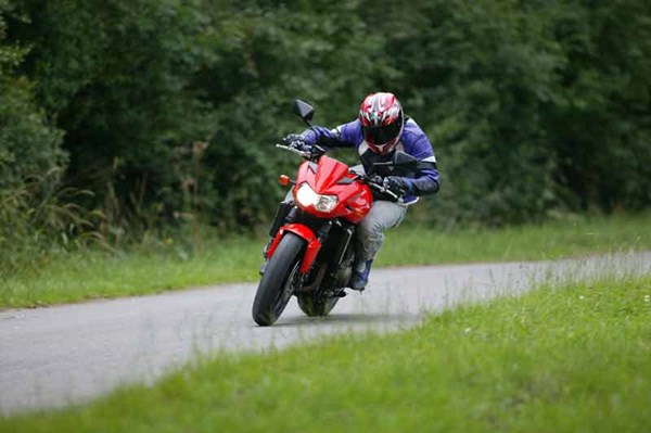 KAWASAKI Z750 (2003-2006) Review | Speed, Specs & Prices