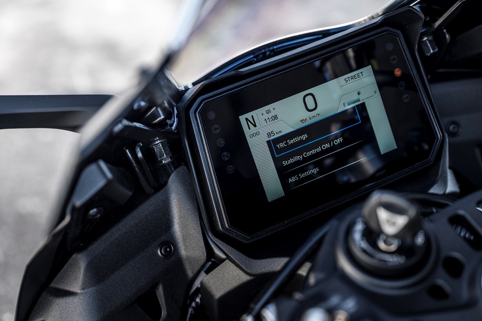 2025-on Yamaha R9 review: real world YZF supersport kicks!