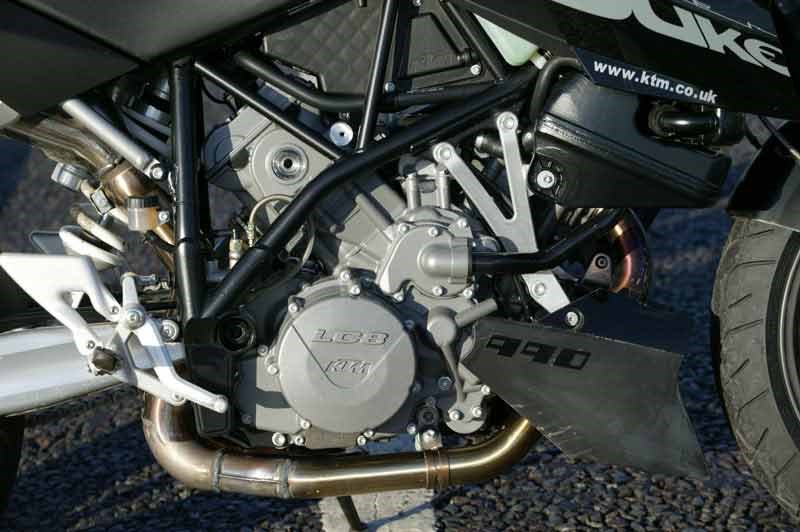 KTM 990 SUPERDUKE (2005-2013) Review | Specs & Prices