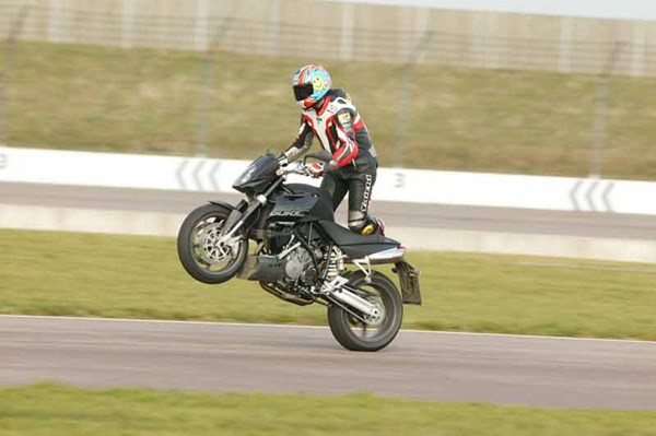 KTM 990 SUPERDUKE (2005-2013) Review | Specs & Prices