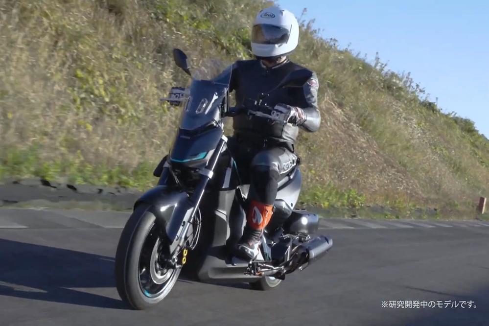 Yamaha’s prototype hybrid motorcycle has three motors!