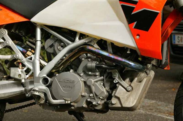 KTM 990 SUPERMOTO (2005-2013) Review | Specs & Prices