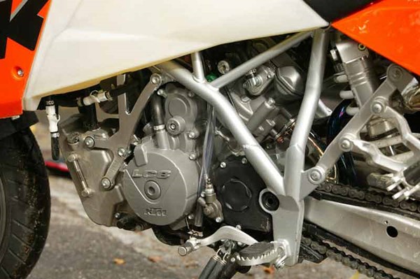 KTM 990 SUPERMOTO (2005-2013) Review | Specs & Prices