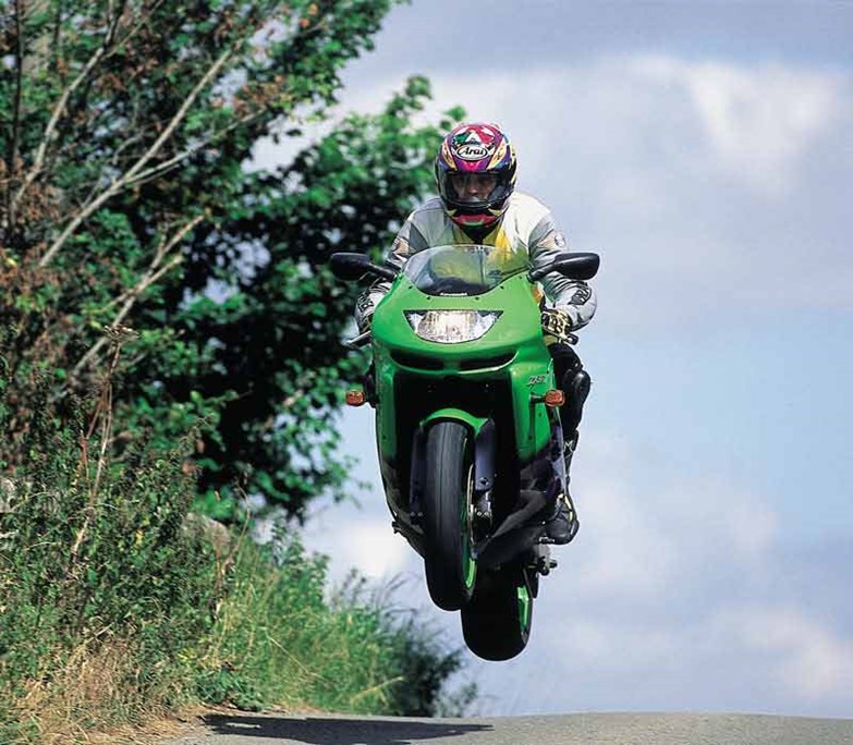 Kawasaki ZX9R (1994-2002) Review | Speed, Specs & Prices