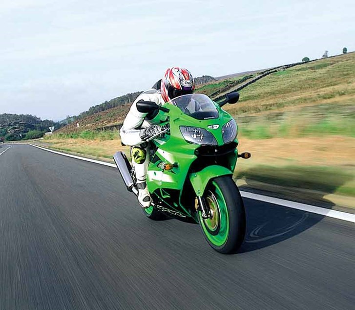 Kawasaki ZX9R (1994-2002) Review | Speed, Specs & Prices