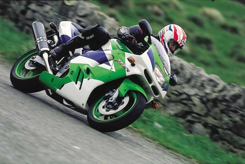 Kawasaki ZX9R (1994-2002) Review | Speed, Specs & Prices