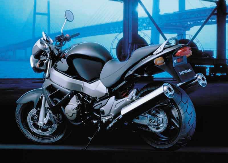 HONDA X11 (1999-2002) Review | Speed, Specs & Prices