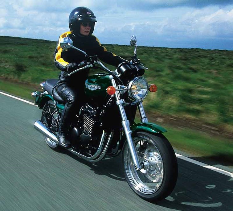 TRIUMPH LEGEND TT (1998-2000) Review | Specs & Prices