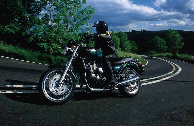TRIUMPH LEGEND TT (1998-2000) Review | Specs & Prices