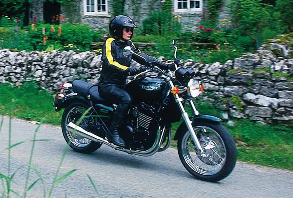 TRIUMPH LEGEND TT (1998-2000) Review | Specs & Prices