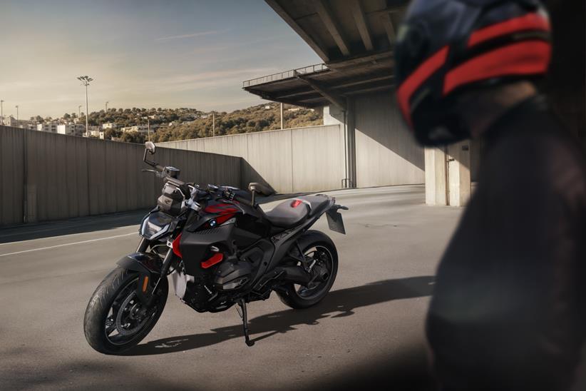 BMW launch gruntier R1300R boxer twin roadster