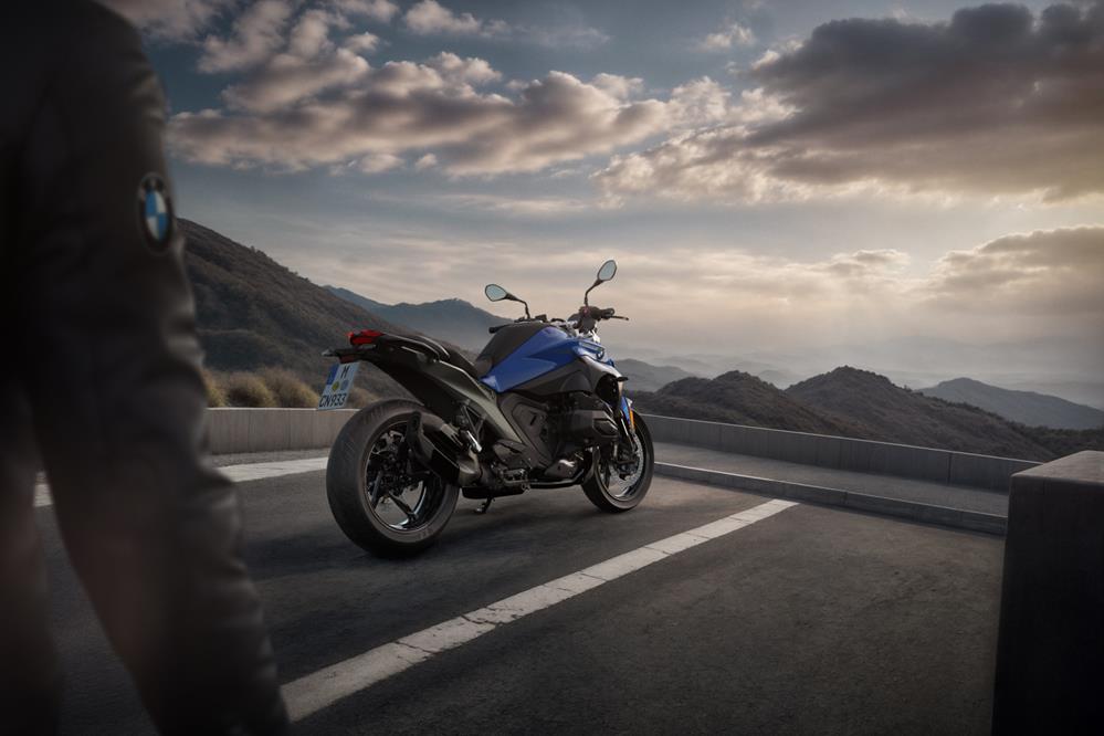 BMW launch gruntier R1300R boxer twin roadster