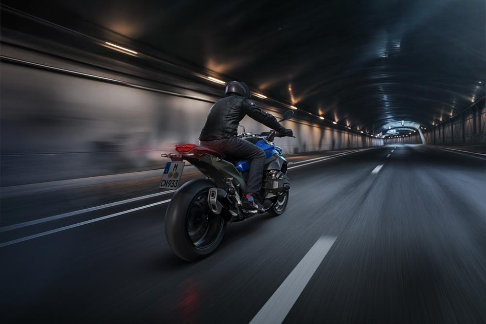 BMW launch gruntier R1300R boxer twin roadster