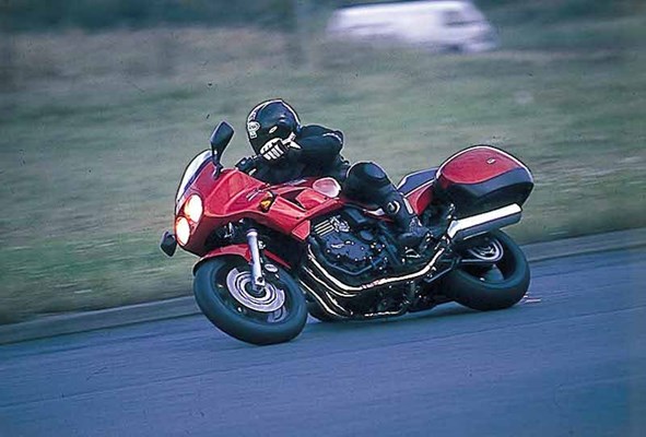 TRIUMPH SPRINT EXECUTIVE (1997-1998) Motorcycle Review