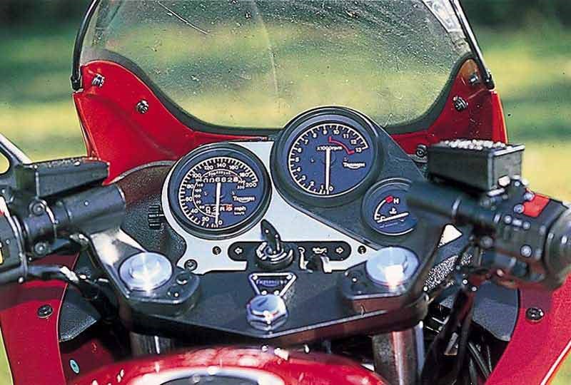 TRIUMPH SPRINT EXECUTIVE (1997-1998) Motorcycle Review