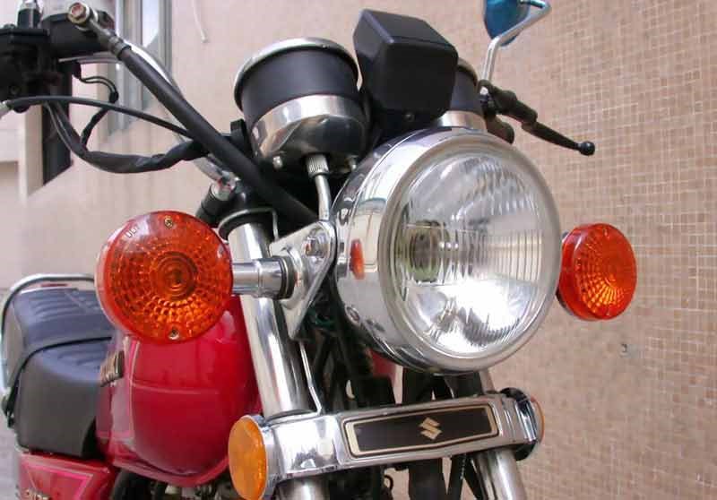 Suzuki GN125 (1994-2001) Review | Speed, Specs & Prices