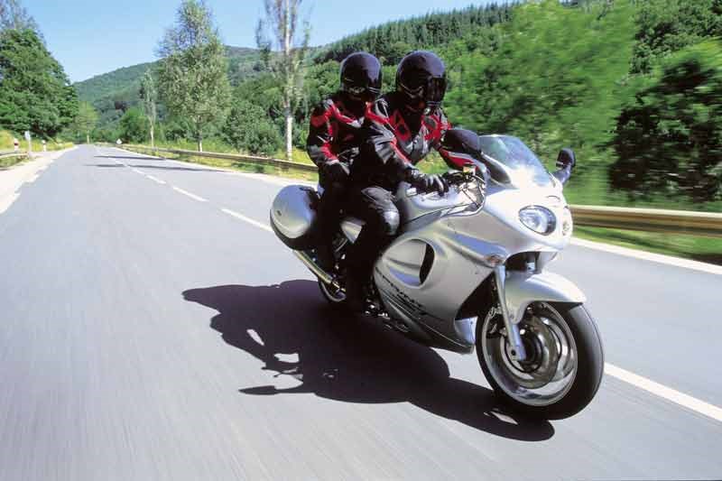 TRIUMPH SPRINT ST (1998-2004) Review | Specs & Prices