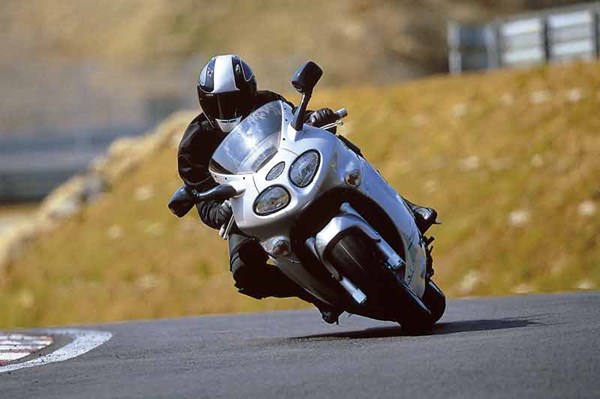 TRIUMPH SPRINT ST (1998-2004) Review | Specs & Prices