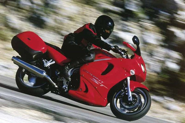 TRIUMPH SPRINT ST (1998-2004) Review | Specs & Prices