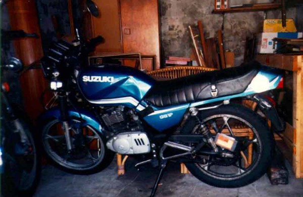 SUZUKI GS125 (1982-2000) Review | Speed, Specs & Prices
