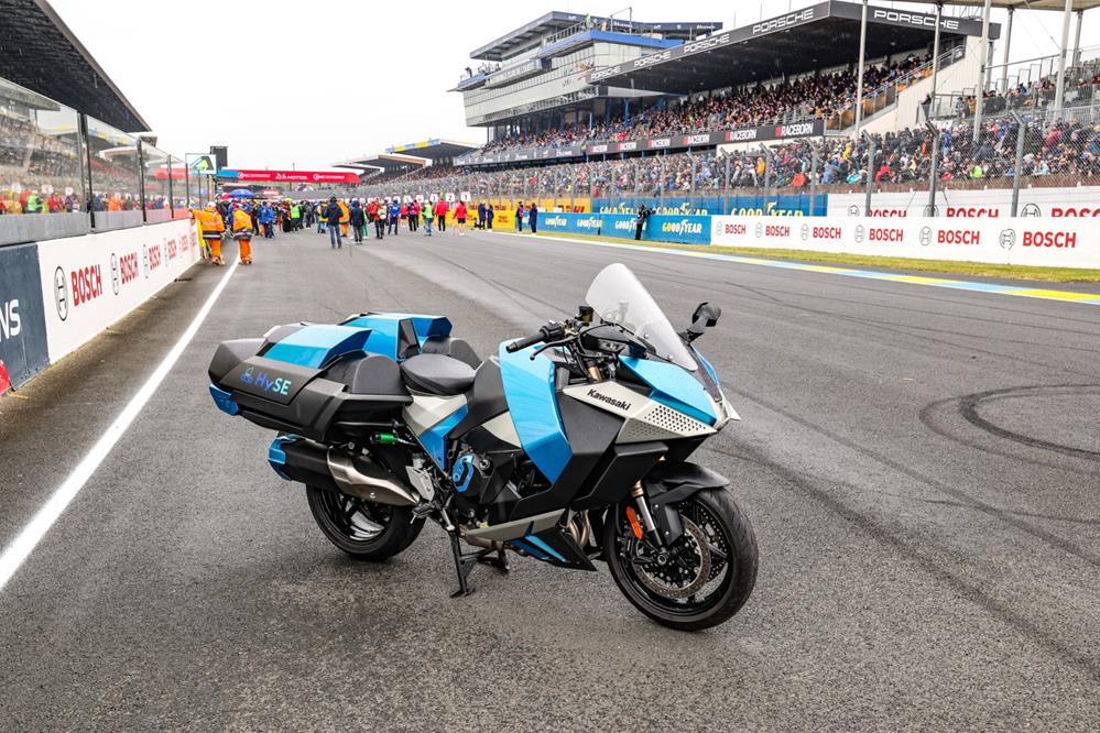 Hydrogen-fuelled Kawasaki H2 concept completes Le Mans lap