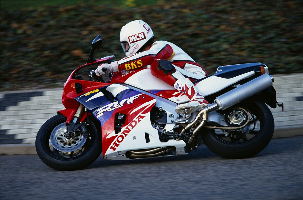 HONDA RC45 (1994-1999) Review | Speed, Specs & Prices