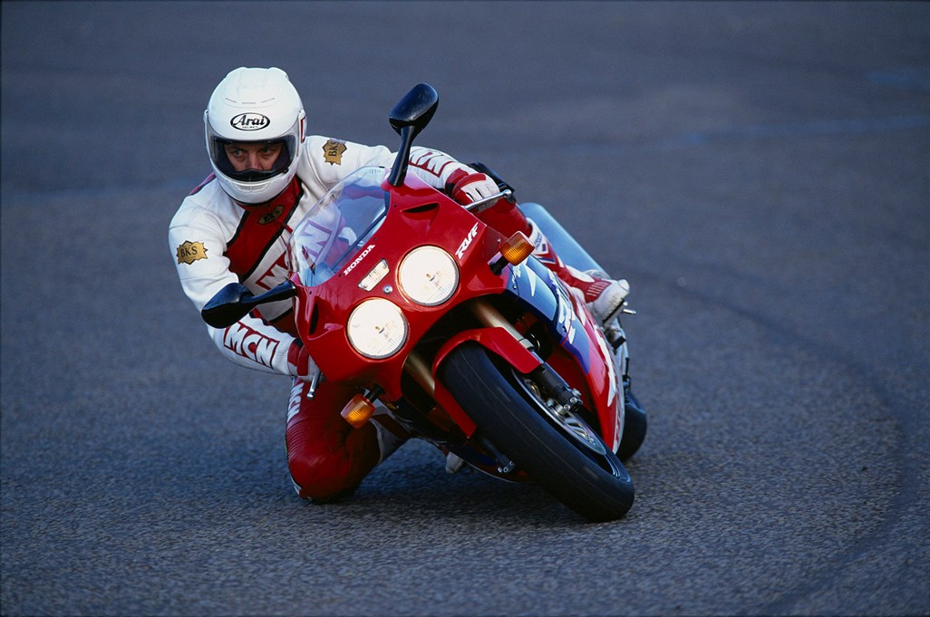 HONDA RC45 (1994-1999) Review | Speed, Specs & Prices