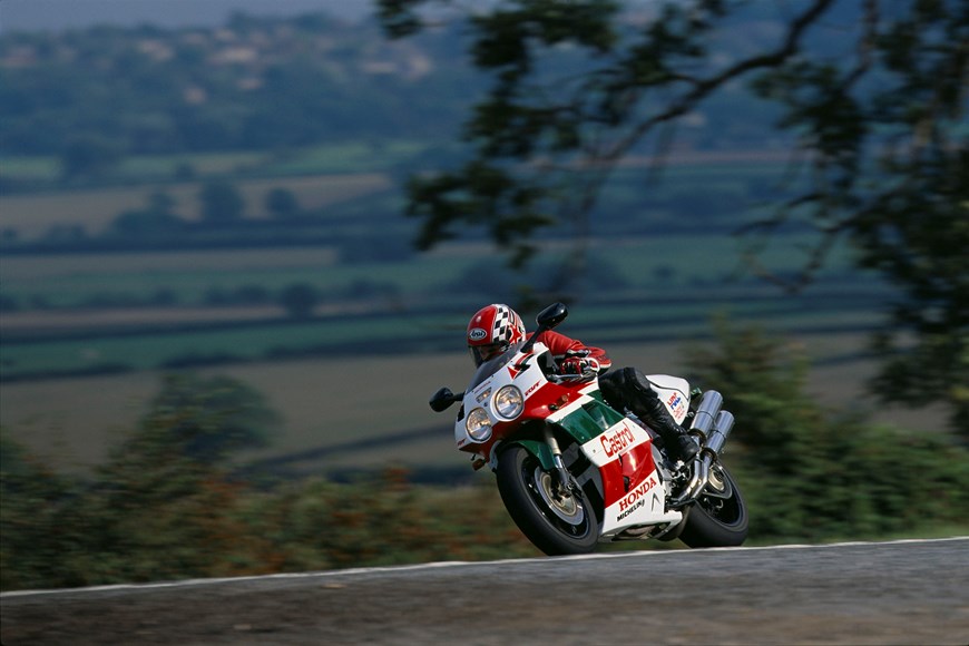 HONDA RC45 (1994-1999) Review | Speed, Specs & Prices