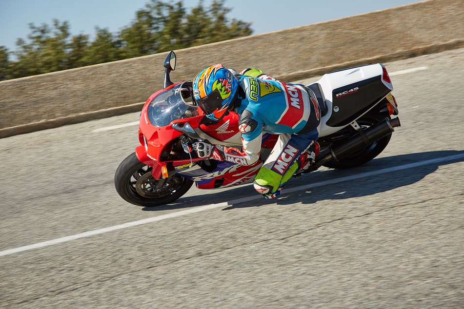 HONDA RC45 (1994-1999) Review | Speed, Specs & Prices