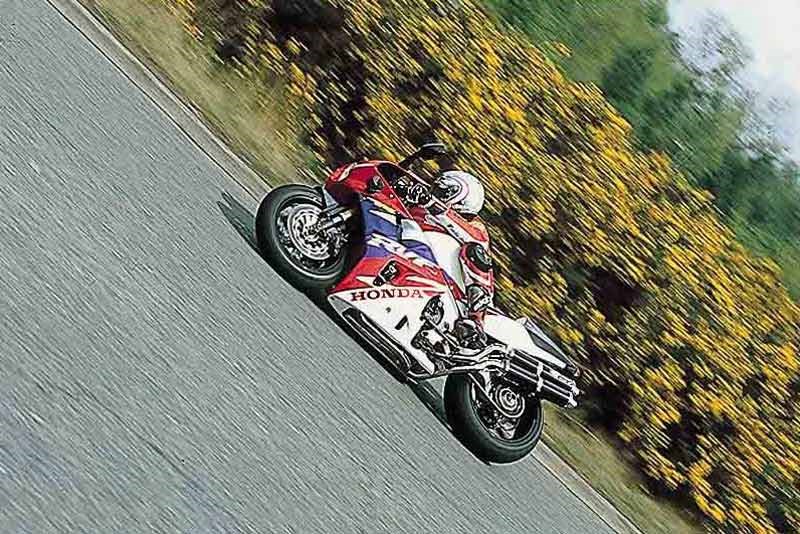 HONDA RC45 (1994-1999) Review | Speed, Specs & Prices