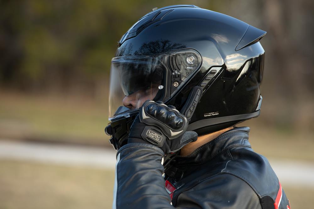Sena Phantom helmet and 60S intercom tech explored