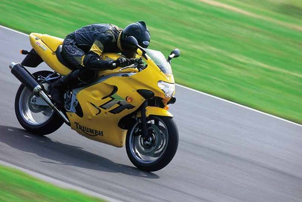 TRIUMPH TT600 (2000-2003) Review | Speed, Specs & Prices