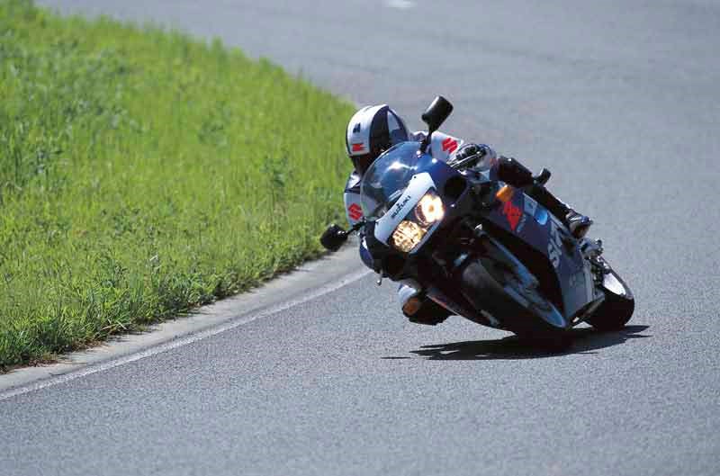 SUZUKI GSX-R600 (1996-2000) Review | Specs & Prices