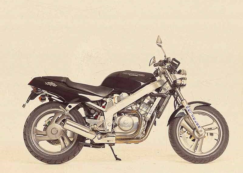 Honda Deauville 650 (1988-1997) Review | Speed, Specs & Prices