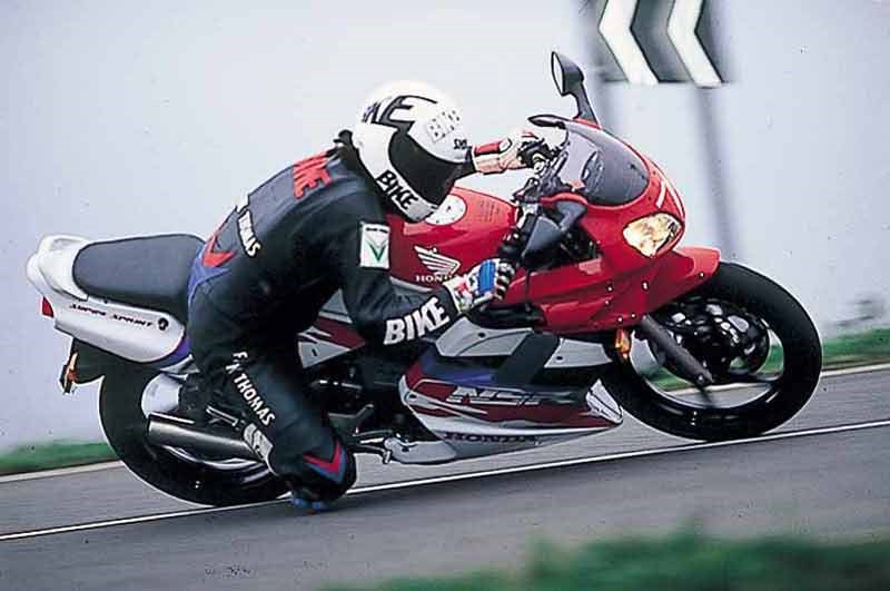 HONDA NSR125 (1996-2001) Review | Speed, Specs & Prices