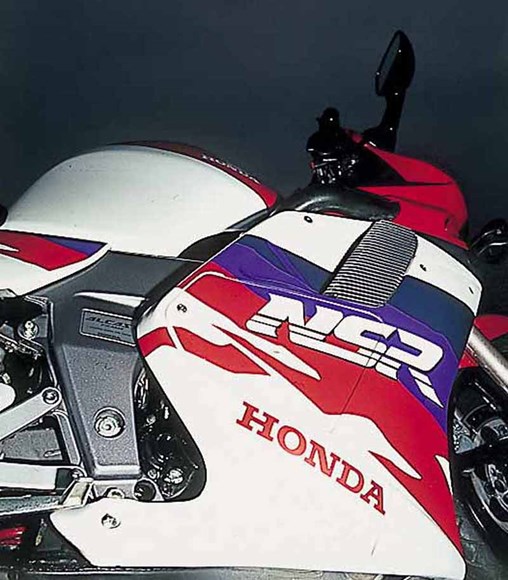 HONDA NSR125 (1996-2001) Review | Speed, Specs & Prices