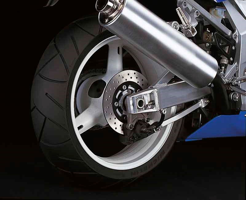 SUZUKI GSX-R750 (2000-2003) Review | Specs & Prices