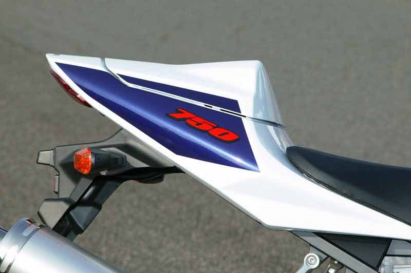 SUZUKI GSX-R750 (2004-2005) Review | Specs & Prices