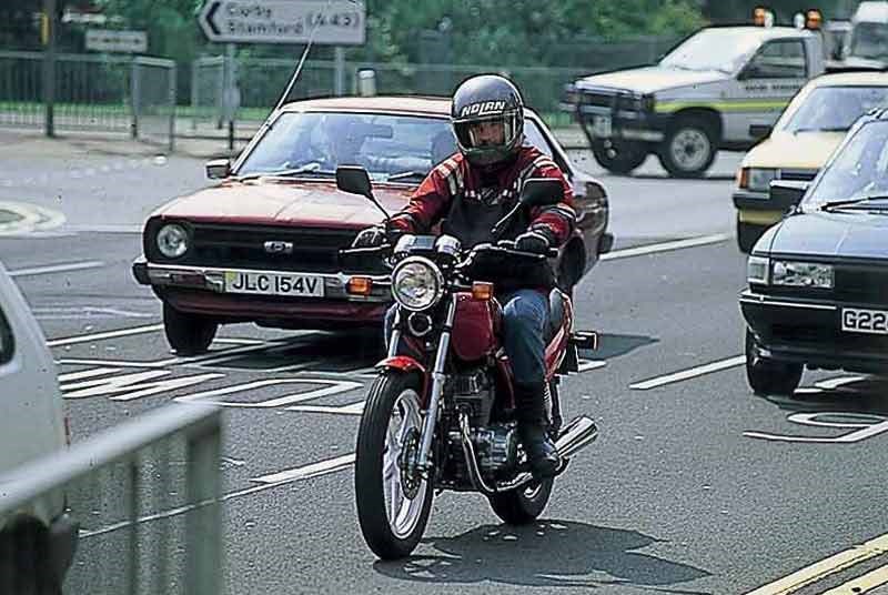 Honda CB250 (1992-2003) Review | Speed, Specs & Prices