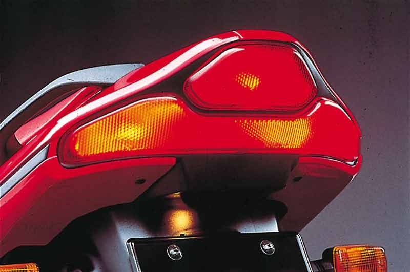SUZUKI RF600 (1993-1997) Review | Speed, Specs & Prices