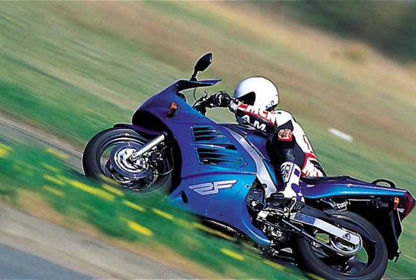 SUZUKI RF600 (1993-1997) Review | Speed, Specs & Prices