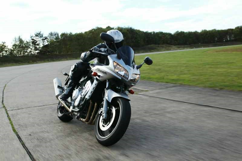 YAMAHA FZS1000 FAZER (2000-2005) Review, Specs & Prices