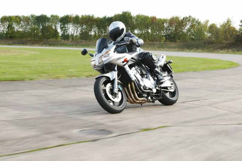 YAMAHA FZS1000 FAZER (2000-2005) Review, Specs & Prices