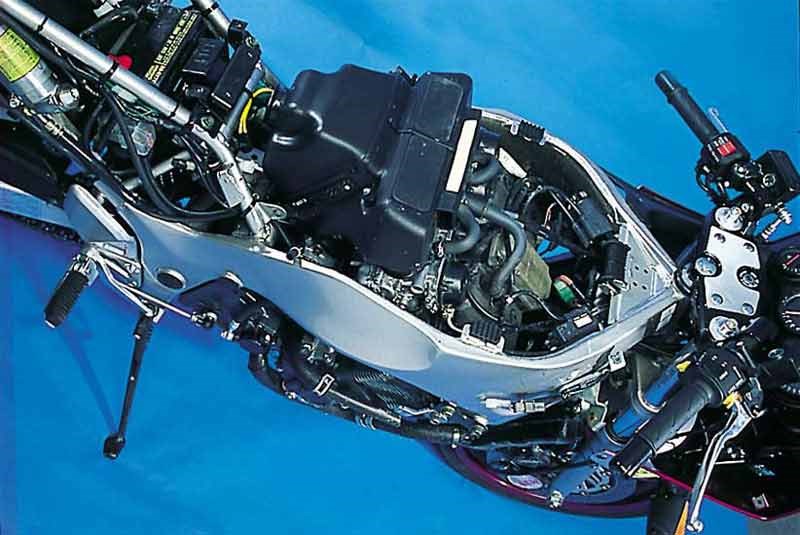 SUZUKI RF900 (1995-1999) Review | Speed, Specs & Prices