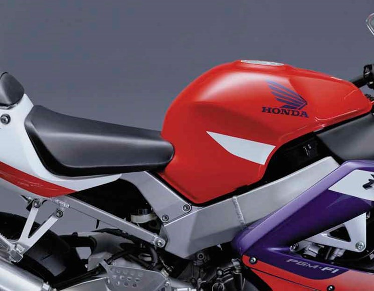 HONDA CBR900RR FIREBLADE (2000-2001) Motorcycle Review