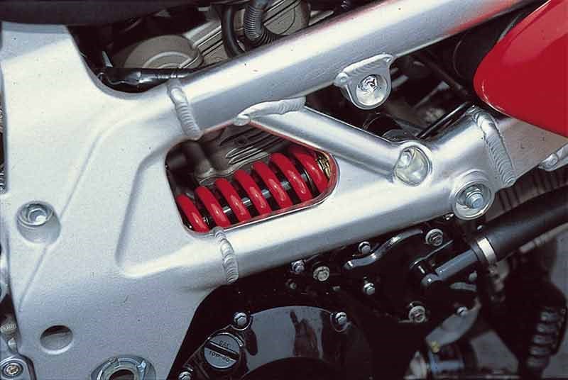 SUZUKI TL1000S (1997-2001) Review | Speed, Specs & Prices